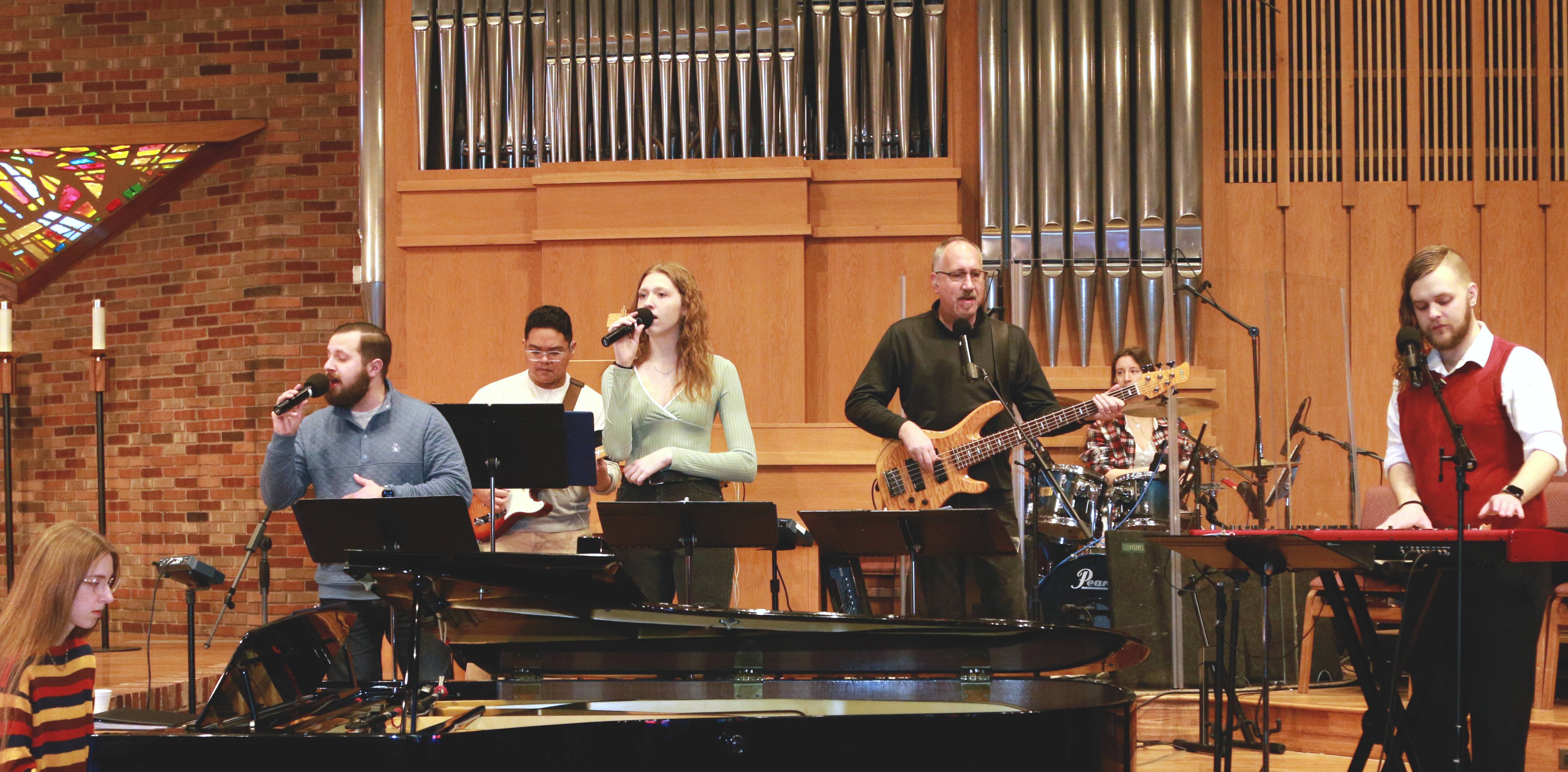Sing in a praise band at Trinity Lutheran Church Roselle IL
